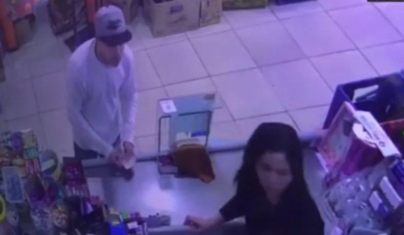 Aterrador video: simuló ser cliente y baleó a la cajera de un supermercado