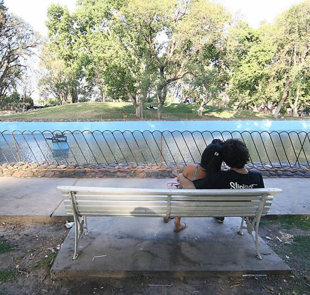 Llenan el lago del Parque