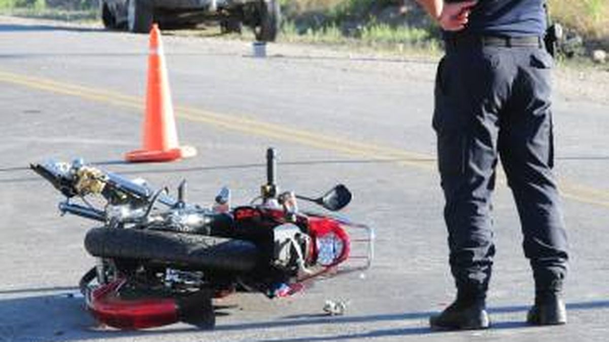 En moto, chocó con camioneta y falleció