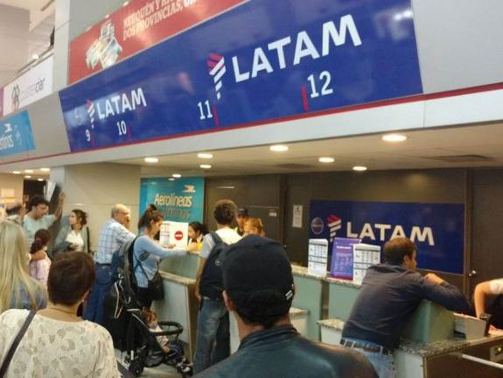 Un paro sorpresivo provocó demoras y cancelaciones en Aeroparque y Ezeiza