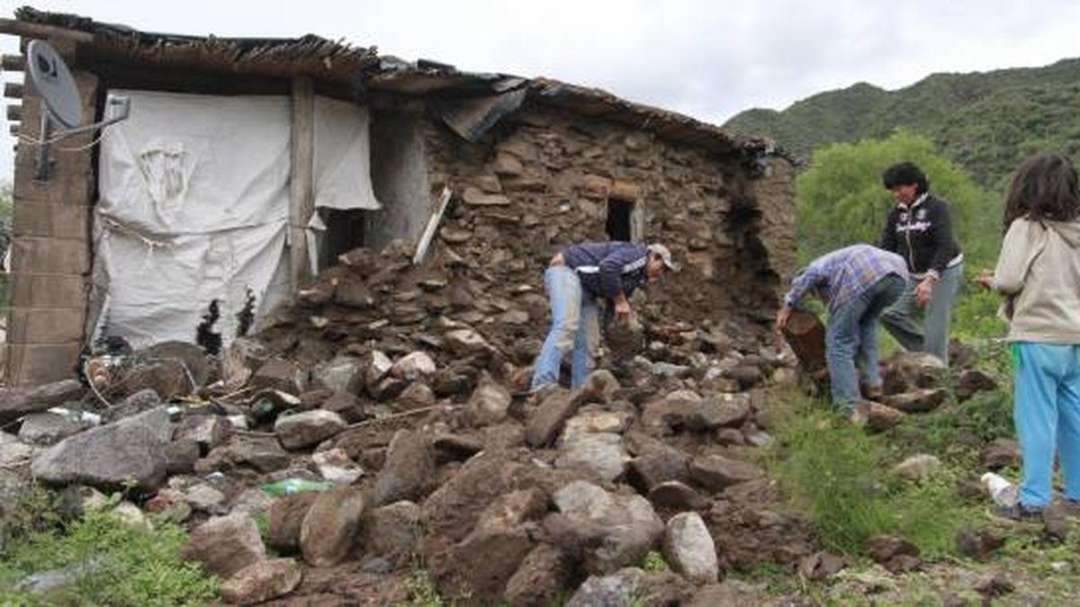 Por la lluvia, se derrumbaron casas de adobe en al menos 12 departamentos