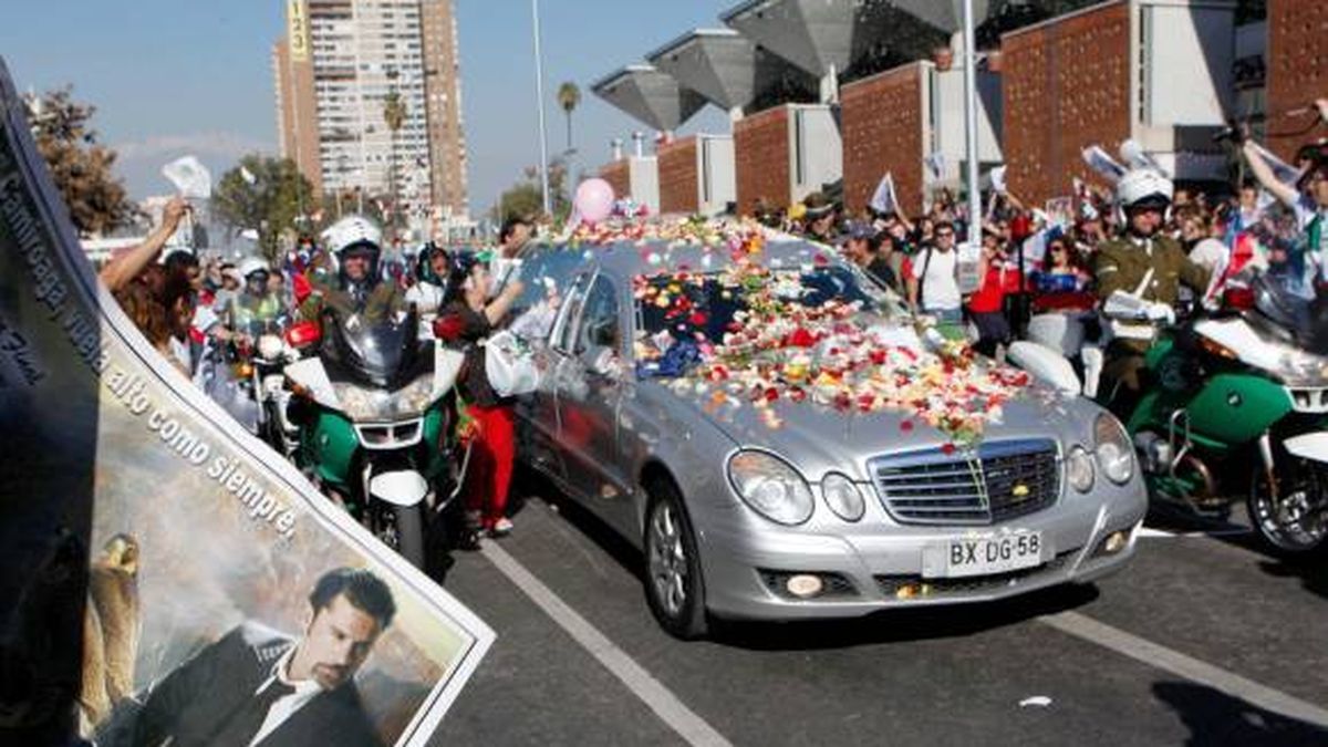 El emotivo adiós a Camiroaga