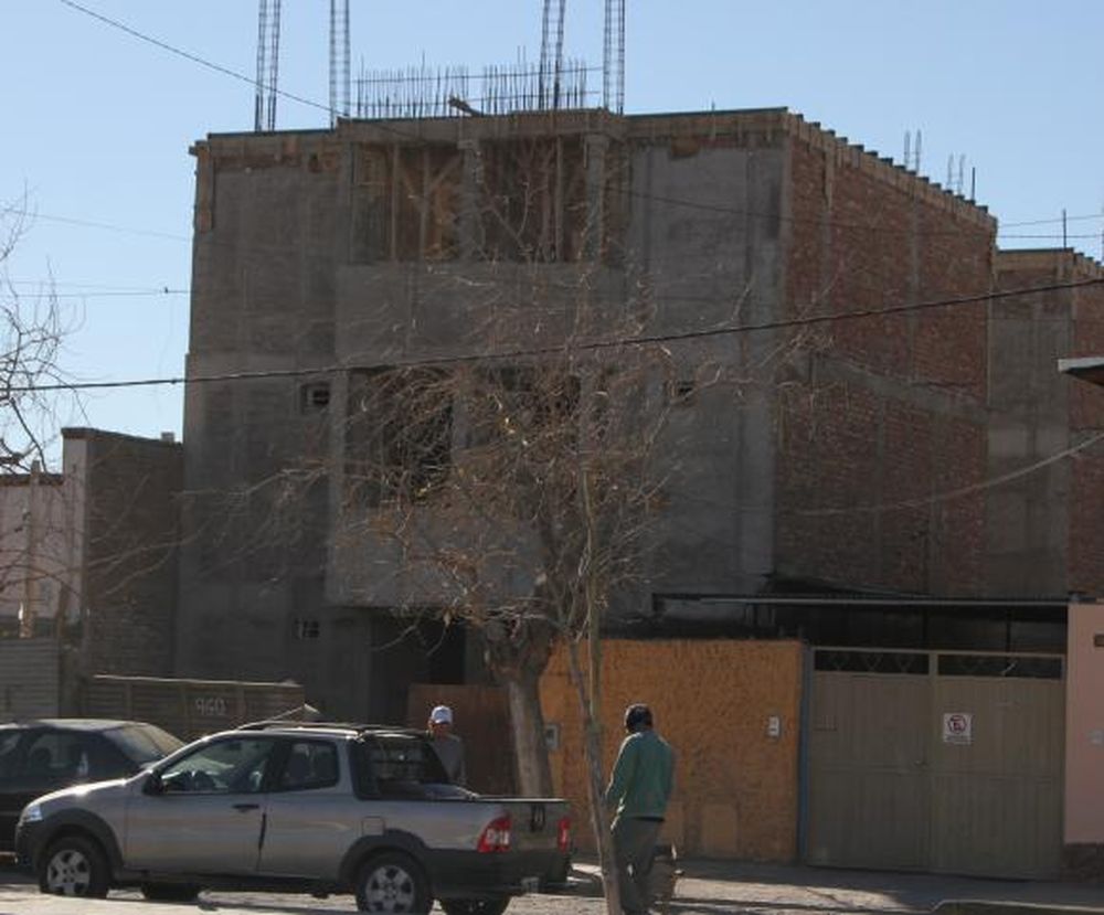 Dueño de una radio cae por fraude con cheques robados