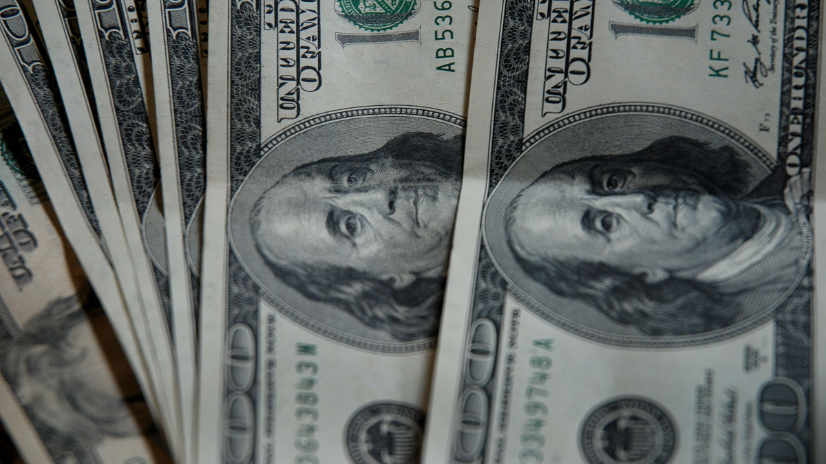 Dólar oficial: Febrero cerró con la mayor baja en más de seis años