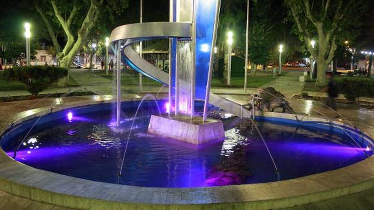 La plaza santaluceña, como nueva y con fuente patria