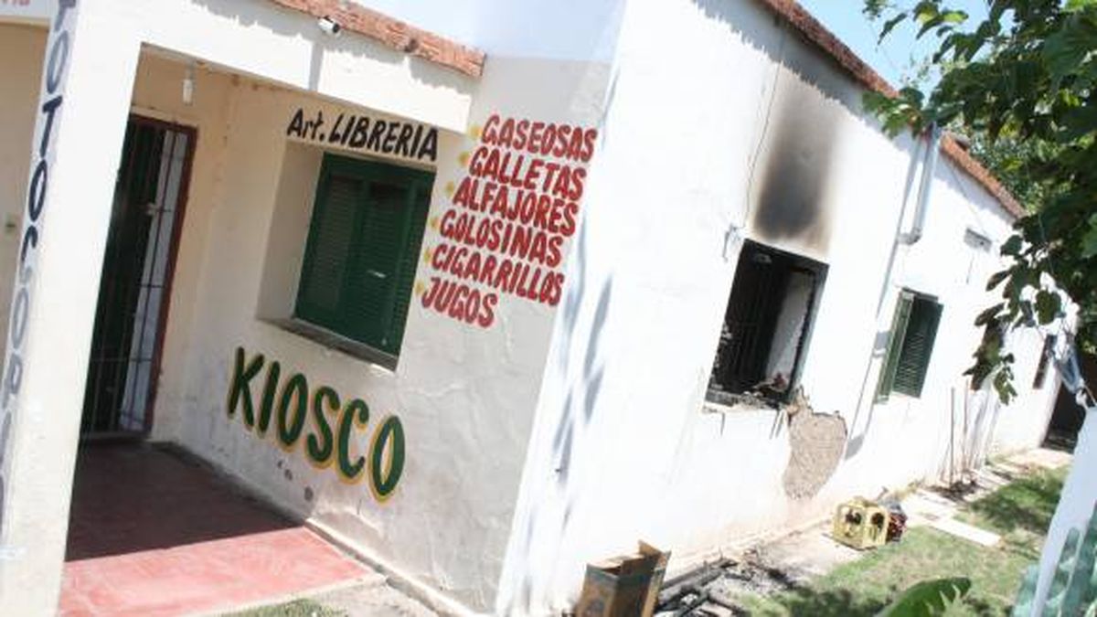 Un cortocircuito desató un dañino incendio en un kiosco