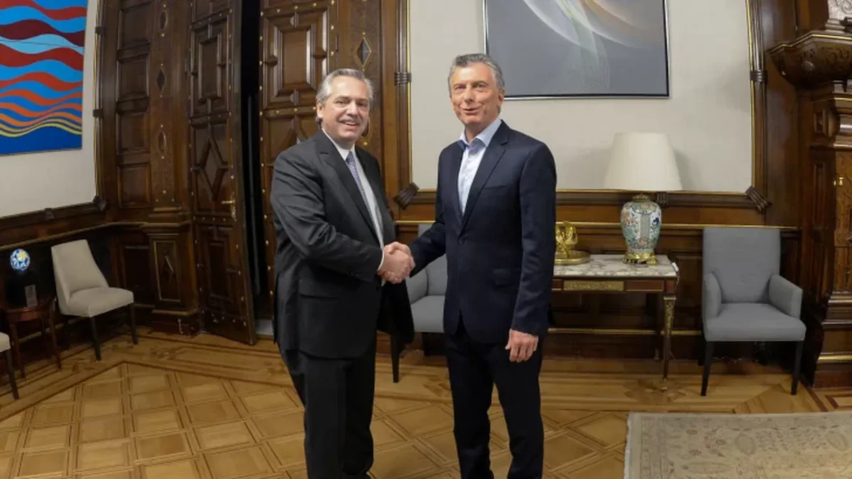 CFK le tomará juramento a A. Fernández y luego Macri le colocará la ...