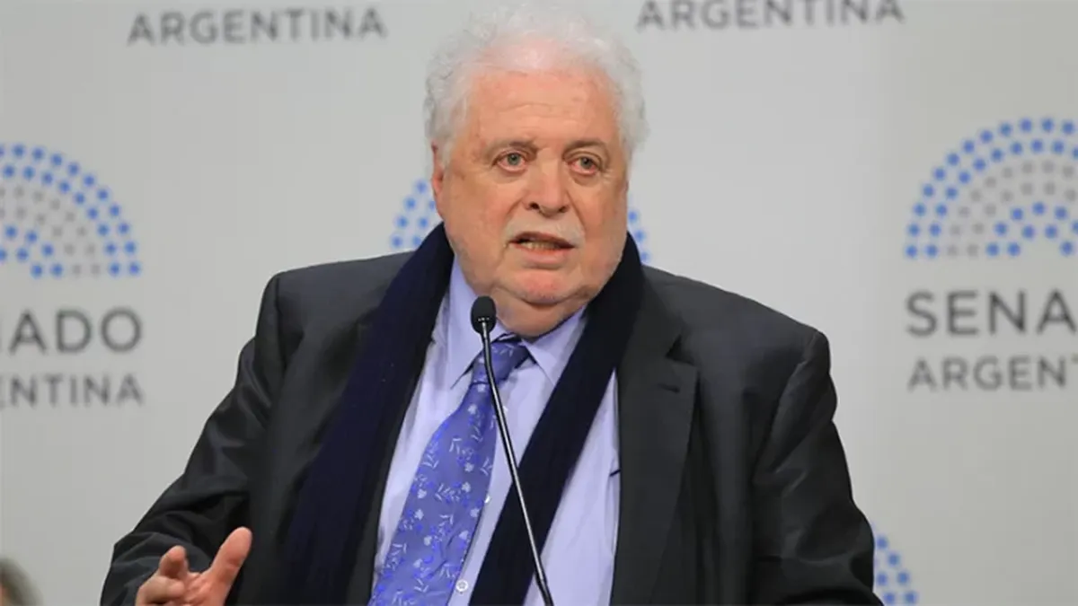 Ginés González García llegó al país y se retiró con guardias tras ser ...