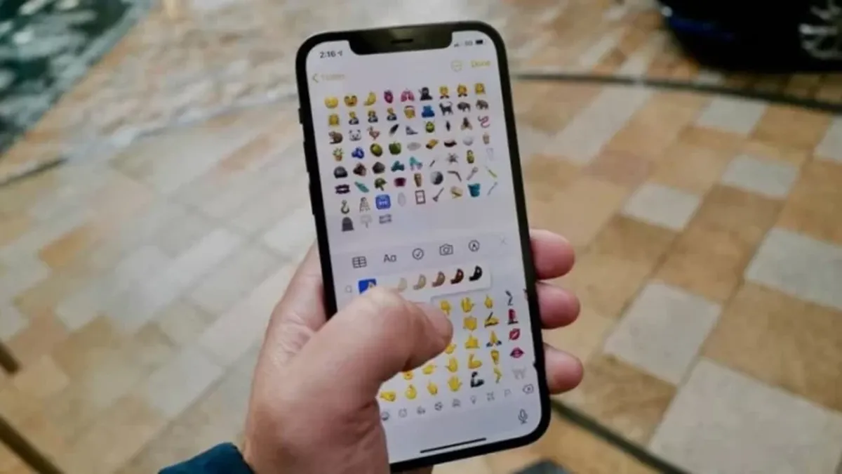 Nuevos emojis en WhatsApp: podrás incluir palas, rabanitos y una cara ...