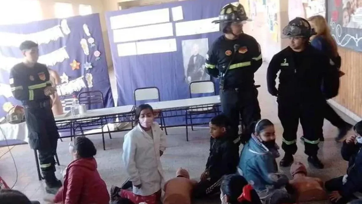Bomberos enseñan RCP en las escuelas para que más gente sepa salvar vidas