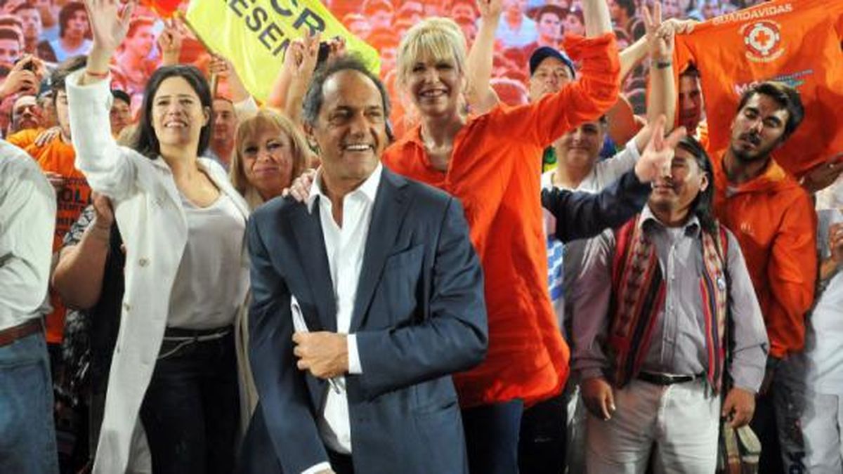 Daniel Scioli, picante: “Acá se vota entre un creído de Barrio Parque y ...