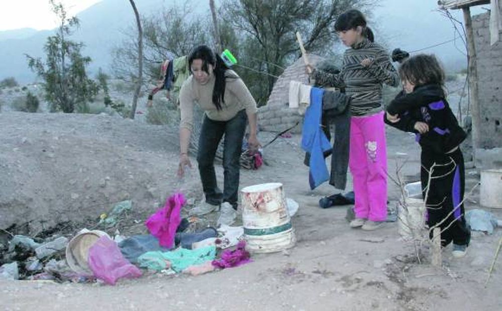 Defendió a su ex suegra y le dieron 11 puntazos
